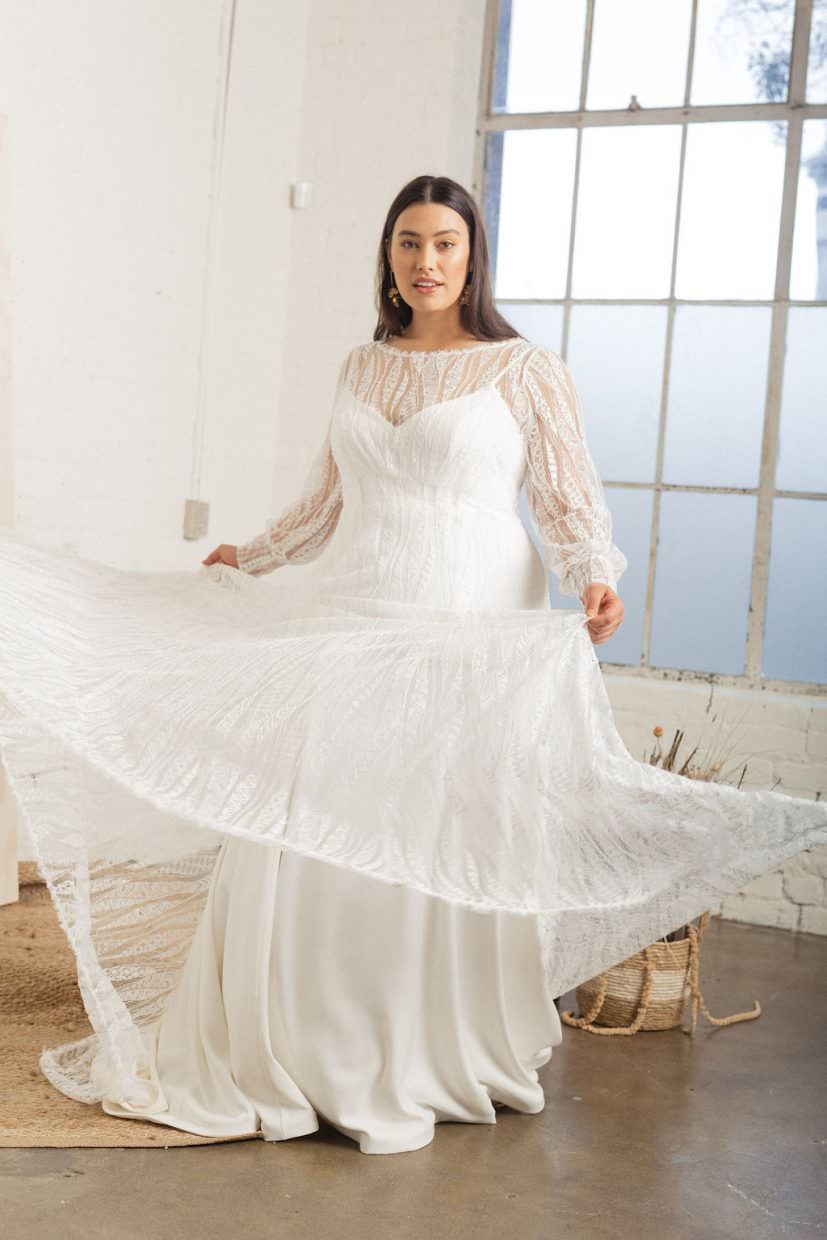 Daisy Brides - Taylor Curve Gown - PaperswanBride