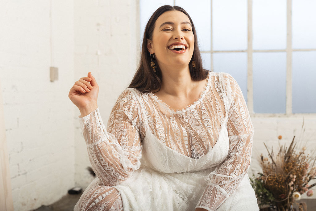 Daisy Brides - Taylor Curve Gown - PaperswanBride