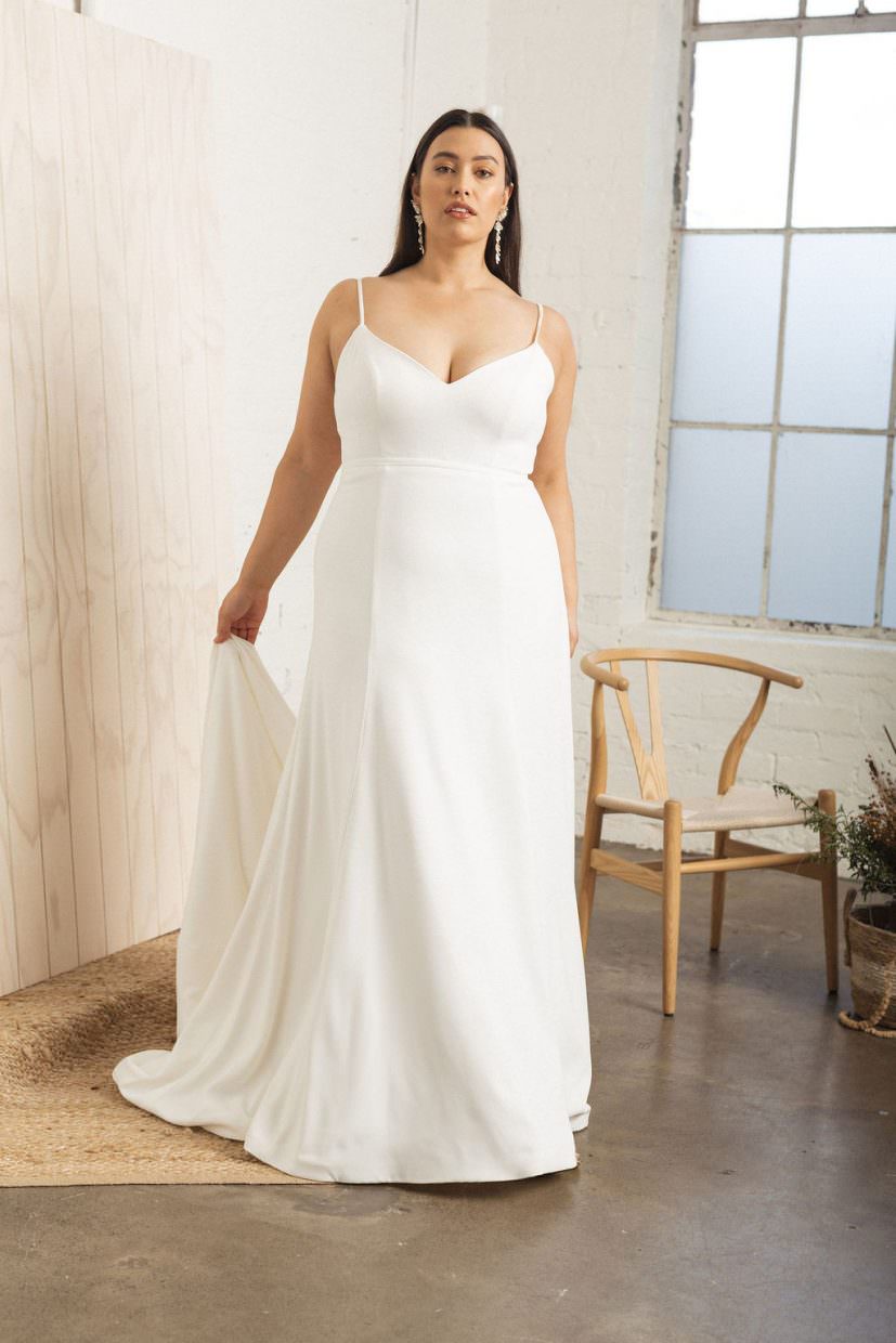 Daisy Brides - Taylor Curve Gown - PaperswanBride